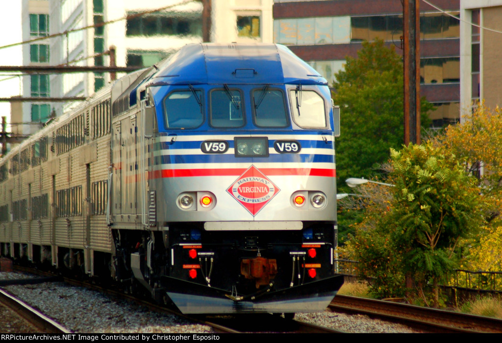 VRE MP36PH-3C V59 passes through L'Enfant Station